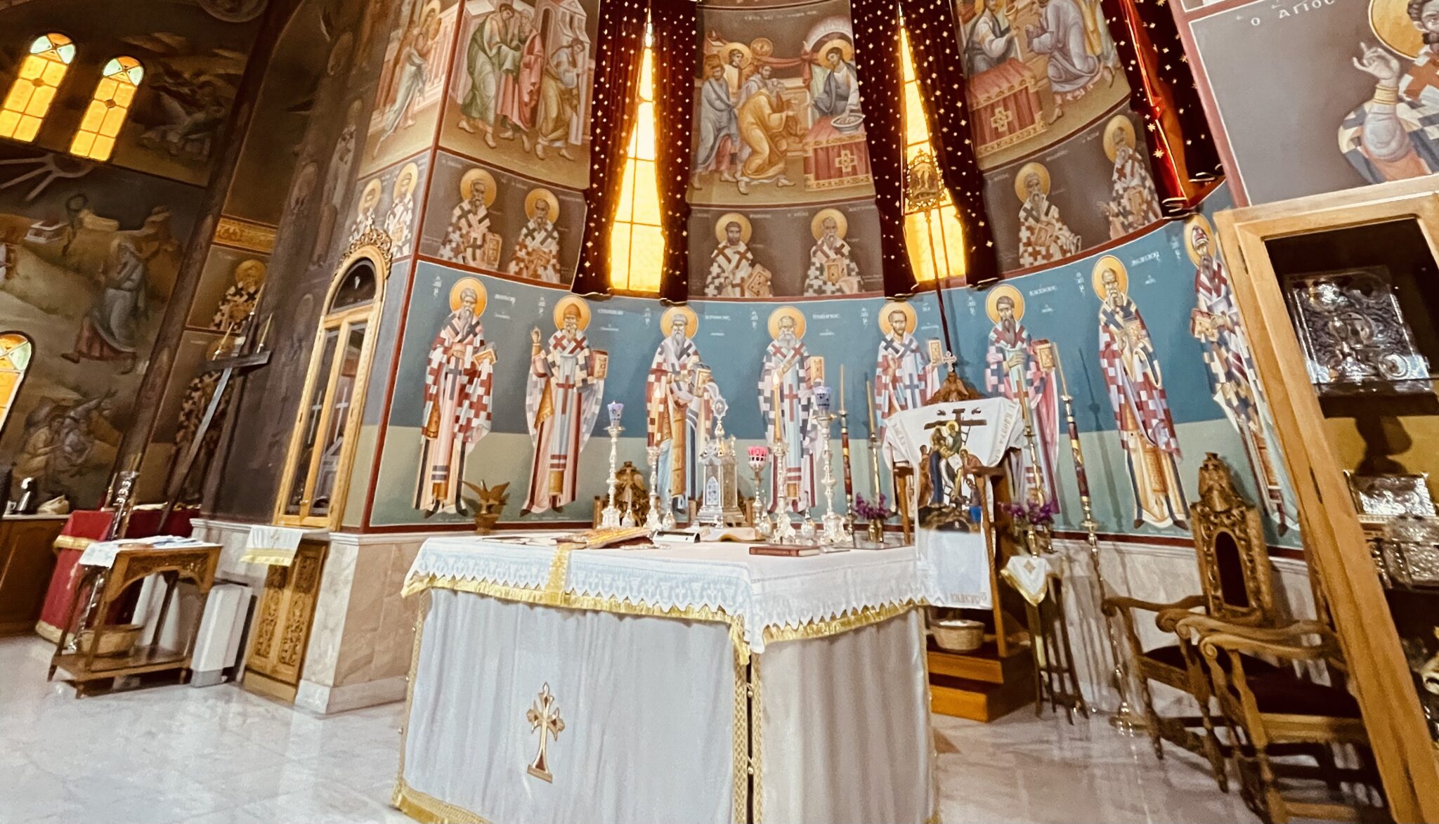 ΘΕΙΑ ΛΑΤΡΕΙΑ - Ιερός Ναός Αγίου Ιεροθέου Περιστερίου